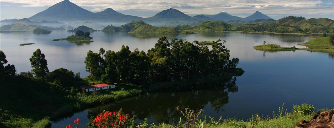 LAKE MUTANDA - Standard Gorilla Safaris