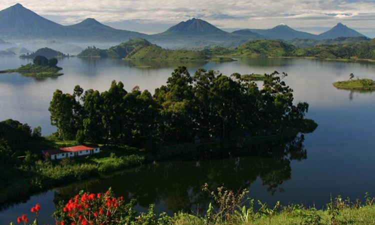 LAKE MUTANDA | Standard Gorilla Safaris